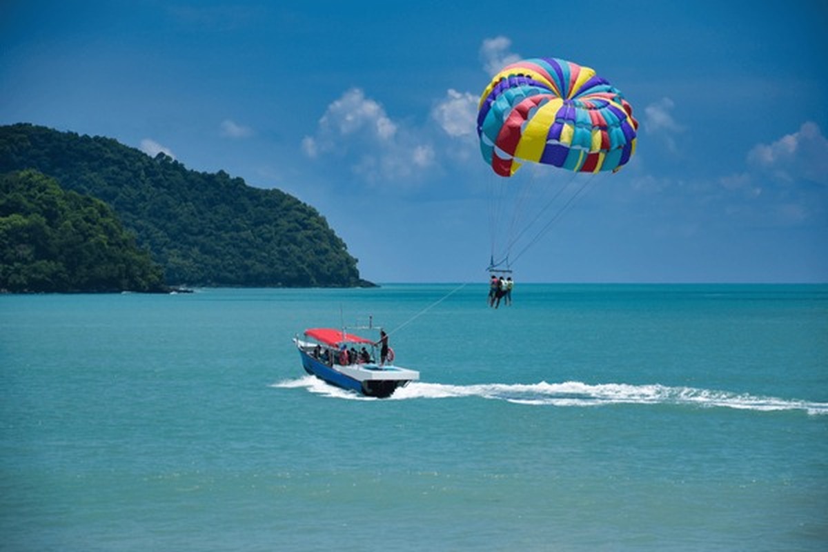 Best Water Activities in Langkawi & The Right Season To Try Them